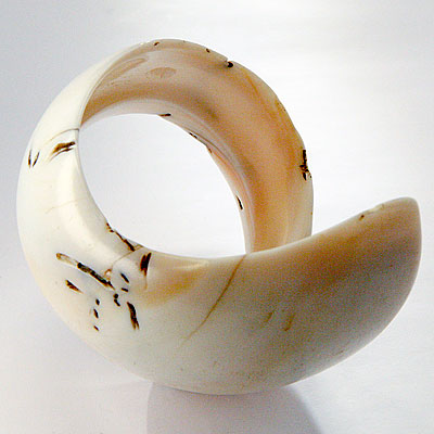 WHITE CONCH SHELL BANGLE